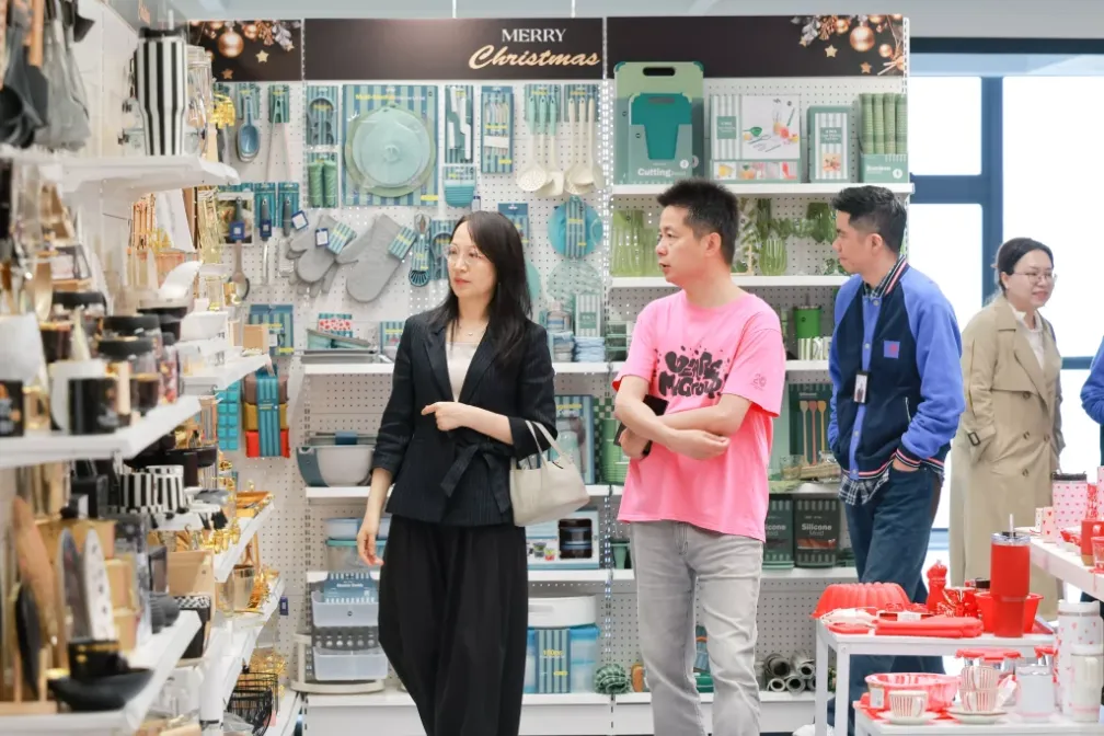 MU Group｜General Manager Zhang Juan of SINOSURE Ningbo Branch Visits ...